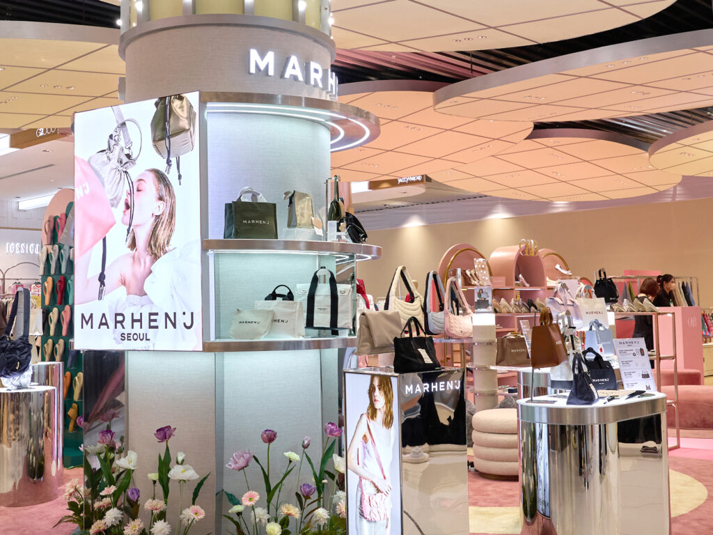 MarhenJ Siam Paragon - mirai design studio